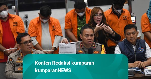 Foto: Kasus Sindikat Penipuan 32 Miliar yang Melibatkan WNA Berhasil Ditangkap | kumparan.com